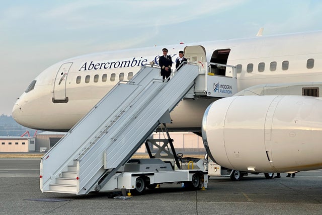 An exclusive look inside the $160,000-a-seat private Boeing 757 charter ...