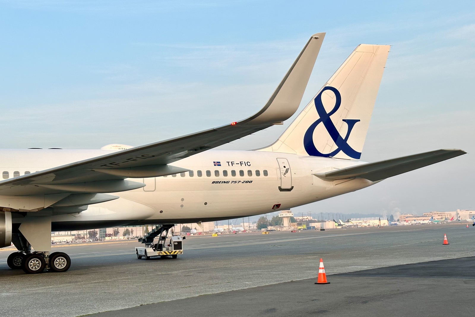 An exclusive look inside the $160,000-a-seat private Boeing 757 charter ...