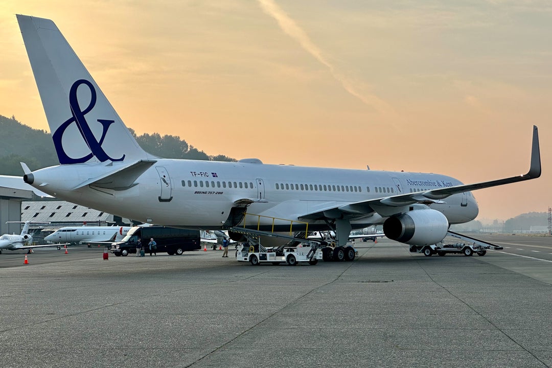 An exclusive look inside the $160,000-a-seat private Boeing 757 charter ...