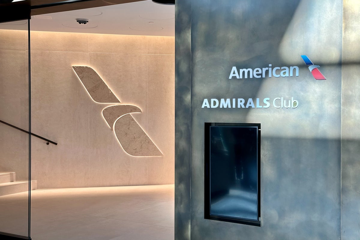 Inside American's stunning new DCA Admirals Club, the first of its kind ...