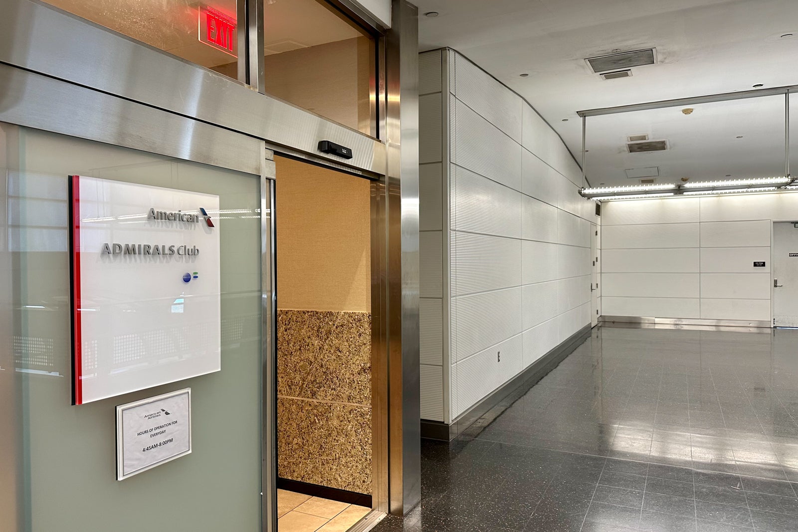 Inside American's stunning new DCA Admirals Club, the first of its kind ...