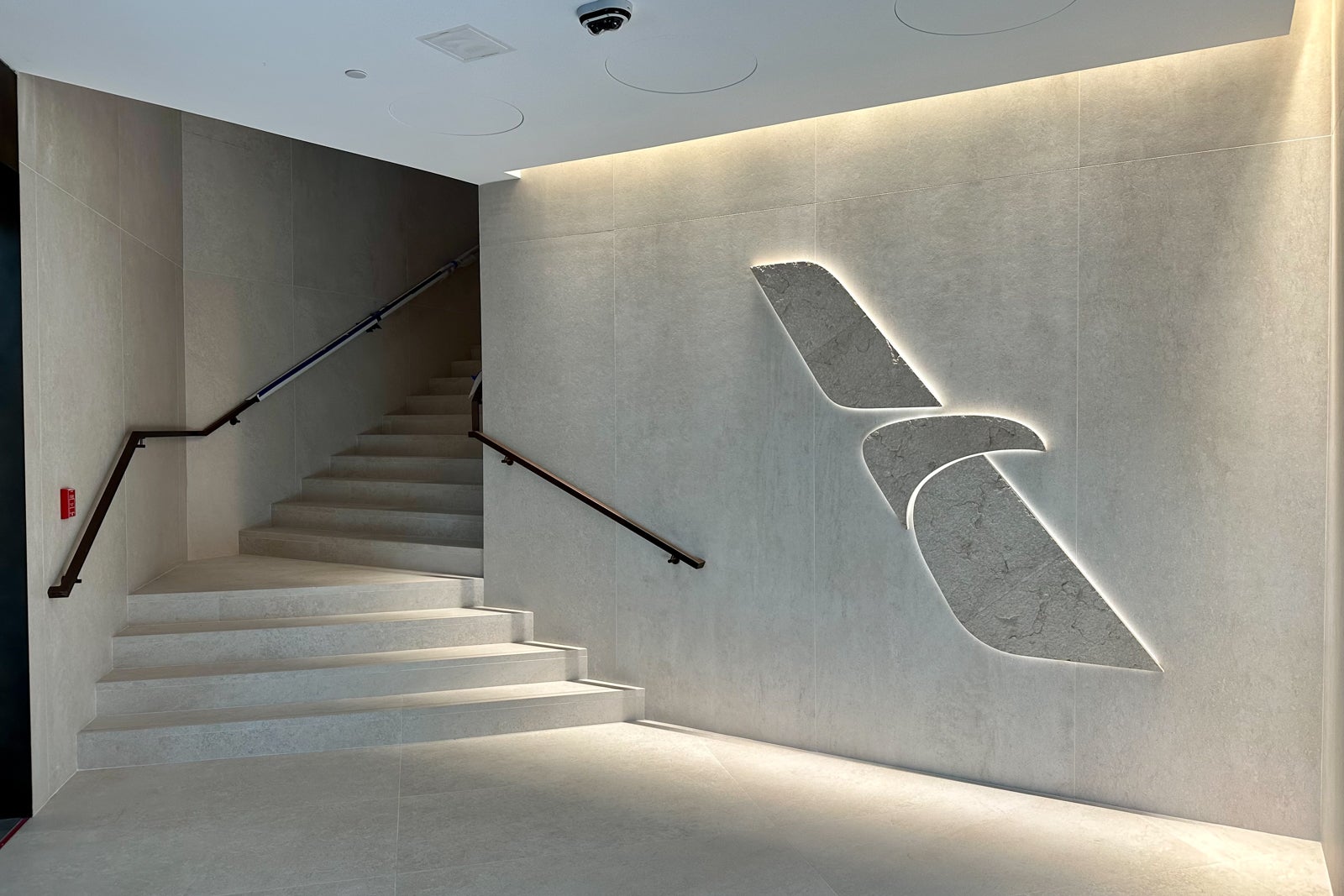 Inside American's stunning new DCA Admirals Club, the first of its kind ...