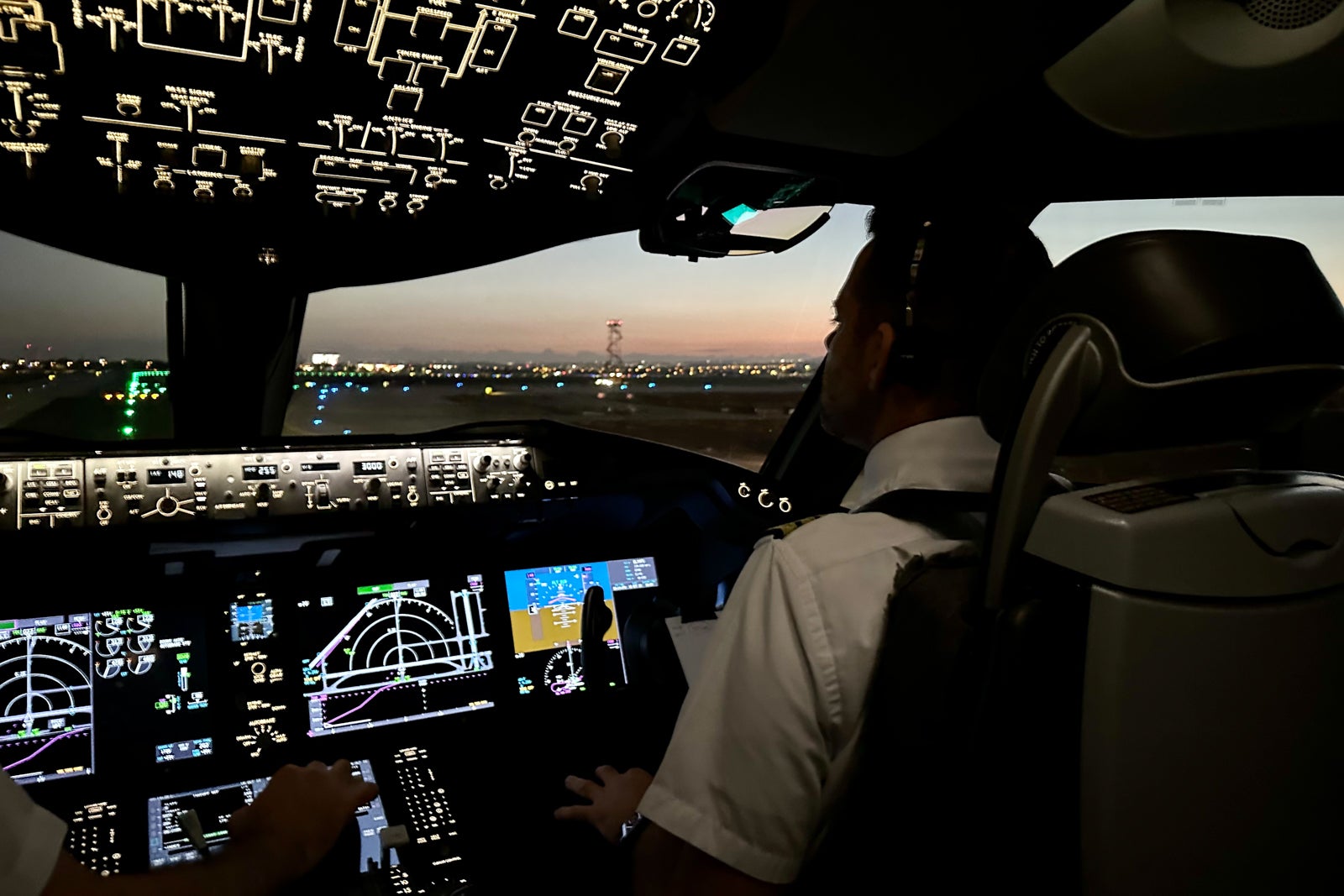 Better than first class: What it was like flying in the cockpit on the ...