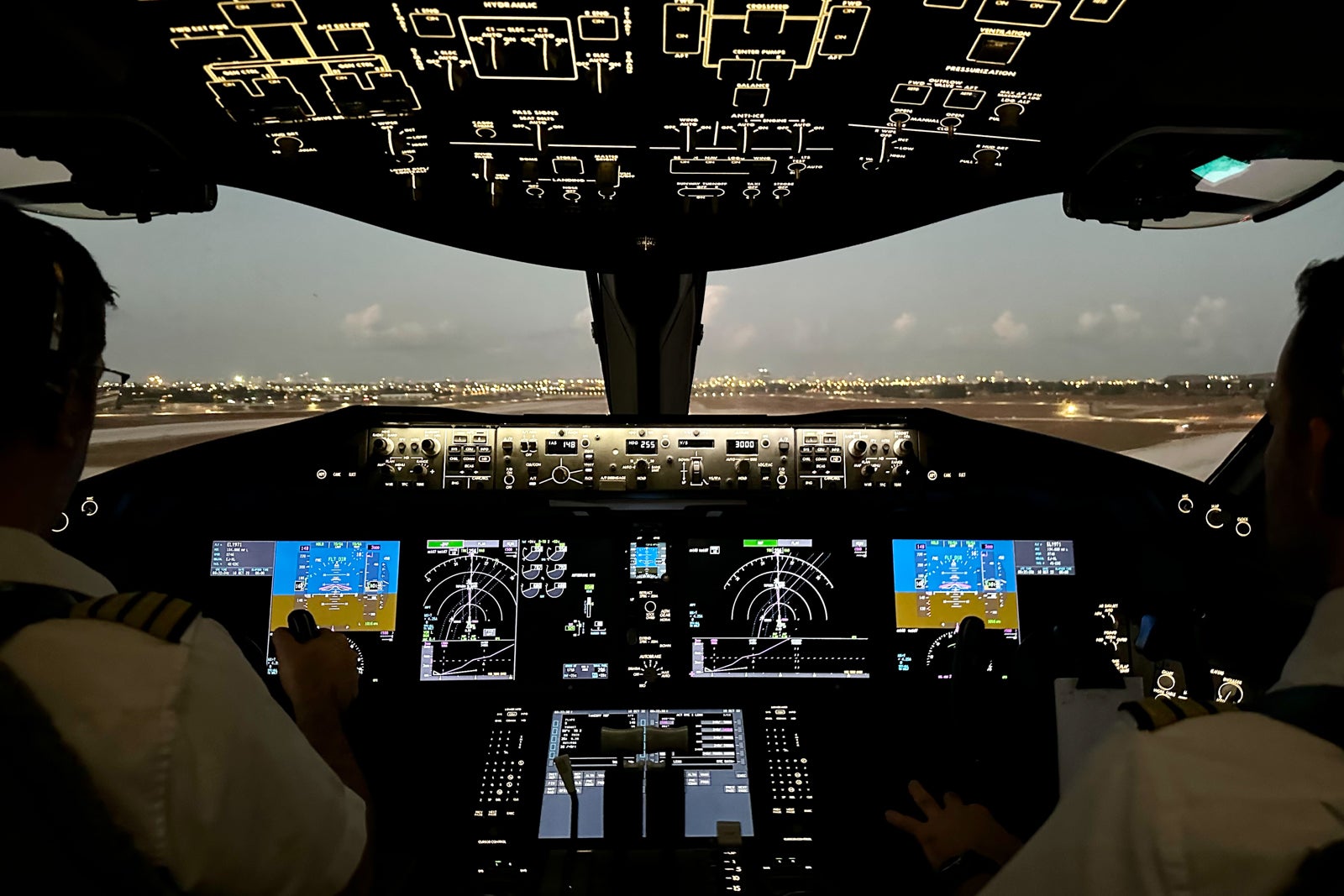 Better than first class: What it was like flying in the cockpit on the ...