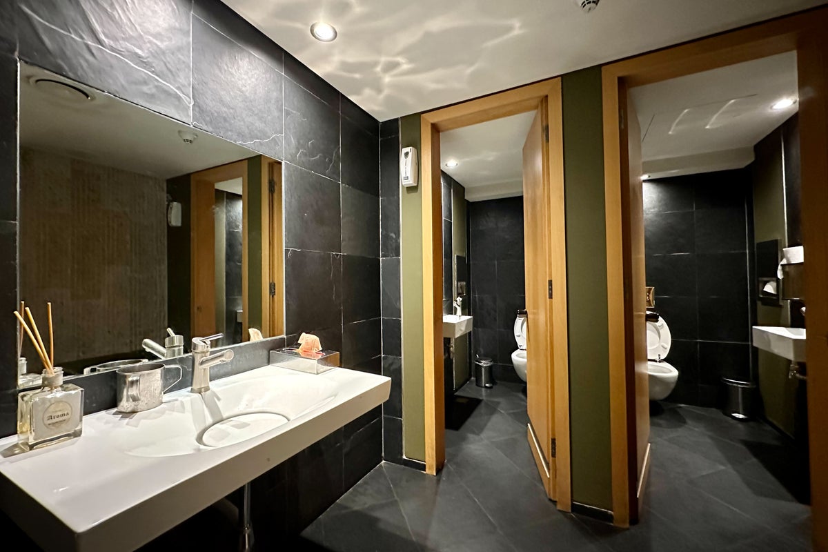 Review: El Al business class on the 787 Dreamliner to Dubai - The ...