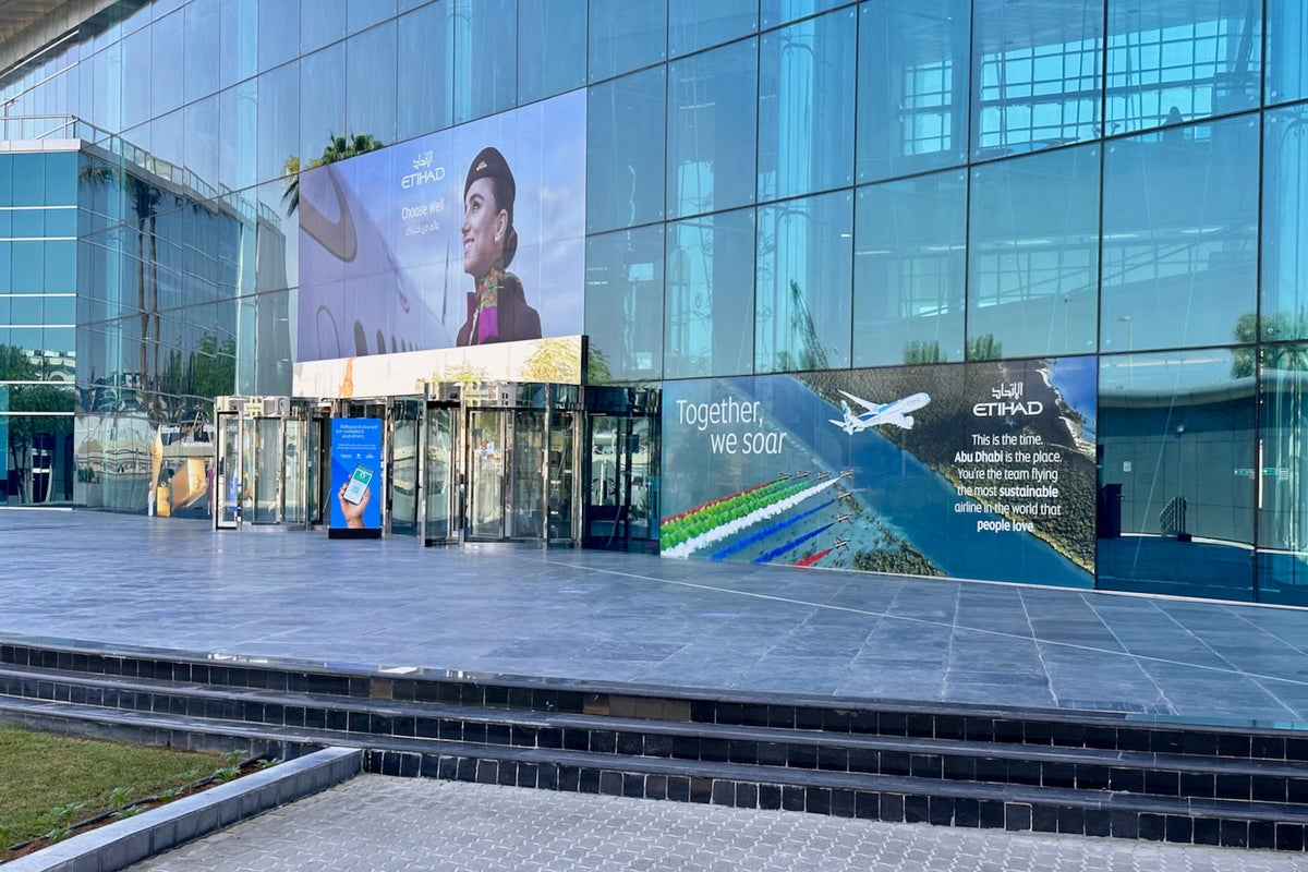 What it takes to become an Etihad flight attendant - The Points Guy