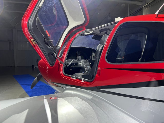 My trip to AvGeek paradise: Visiting Cirrus Aircraft’s Vision Center ...