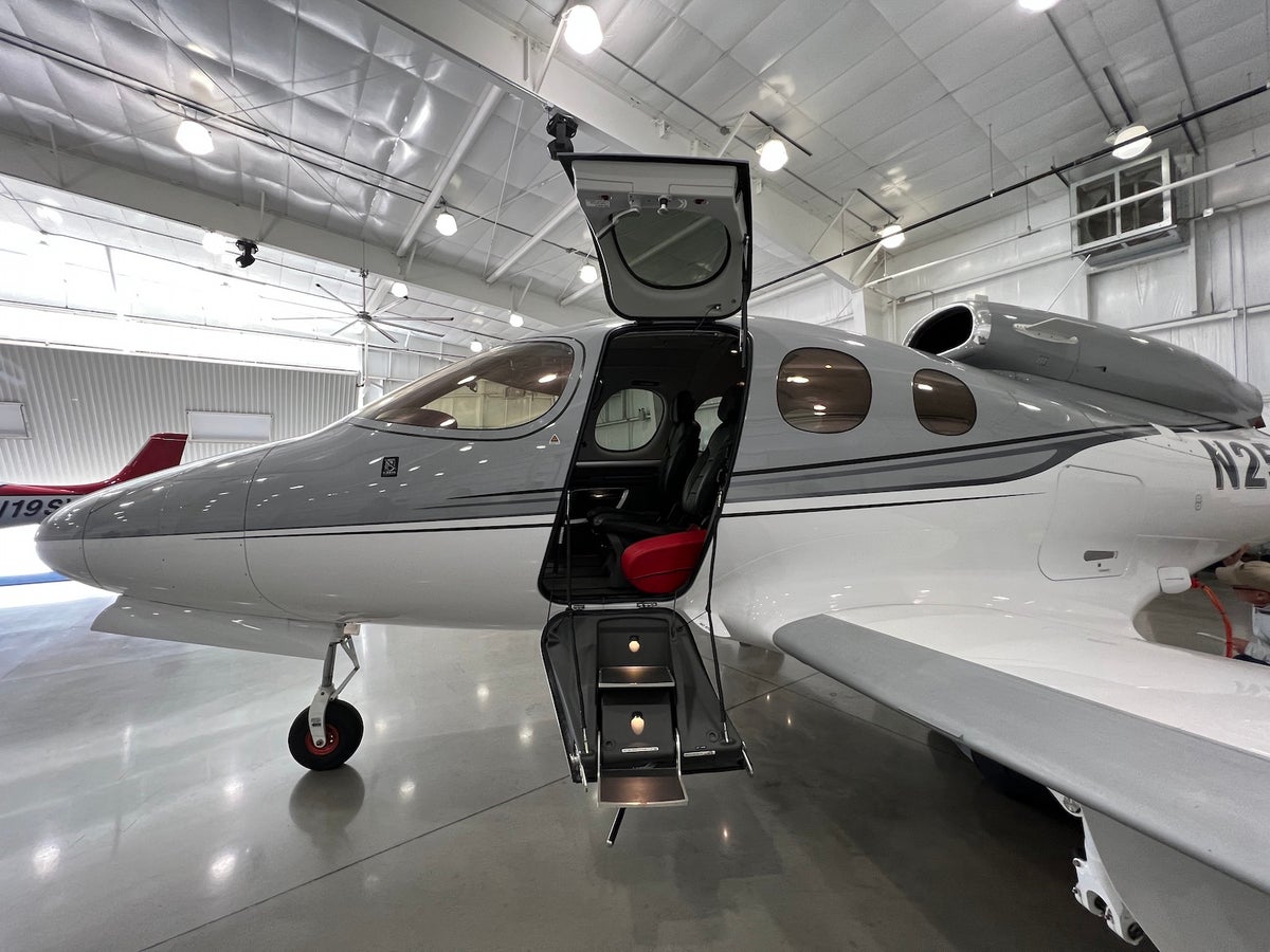 My trip to AvGeek paradise: Visiting Cirrus Aircraft’s Vision Center ...
