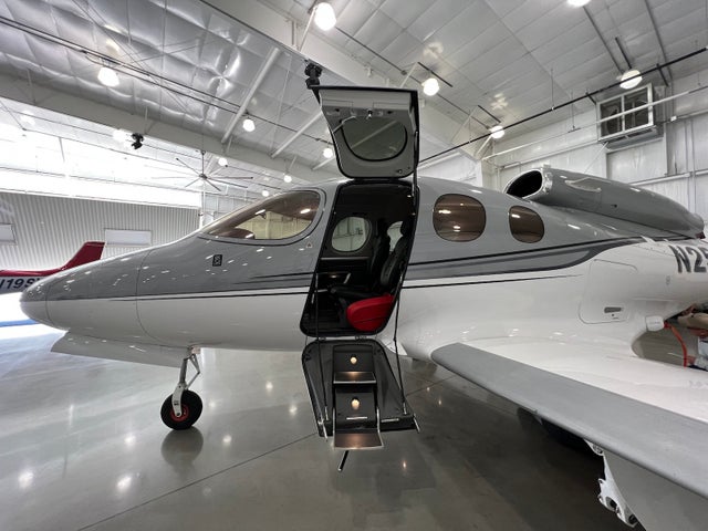 My trip to AvGeek paradise: Visiting Cirrus Aircraft’s Vision Center ...
