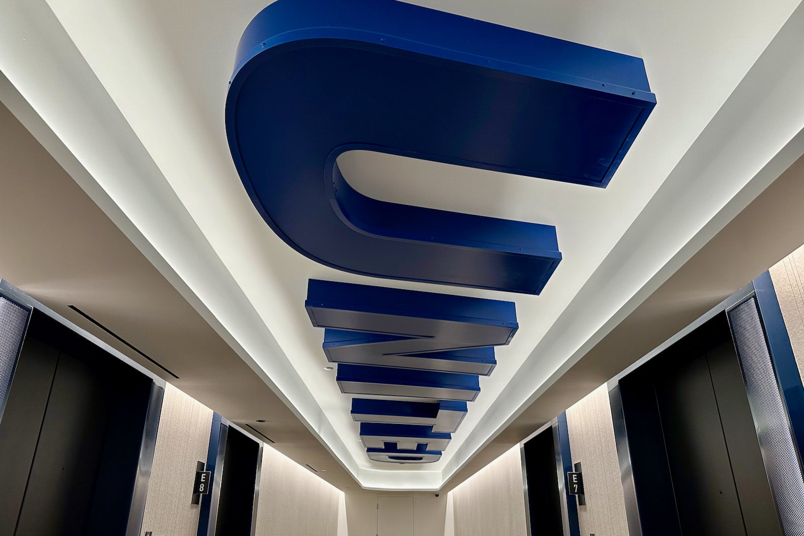 Touring United’s renovated Chicago headquarters in the Willis Tower ...