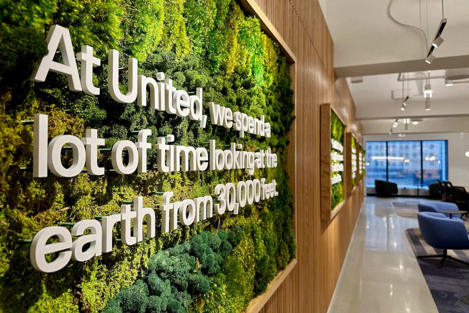 Touring United’s renovated Chicago headquarters in the Willis Tower ...