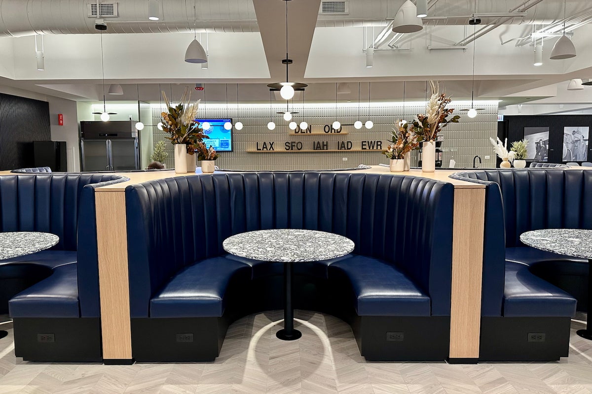 Touring United’s renovated Chicago headquarters in the Willis Tower ...