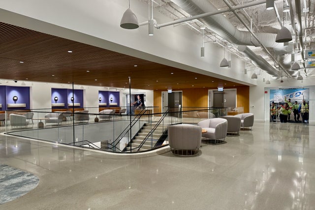 Touring United’s renovated Chicago headquarters in the Willis Tower ...