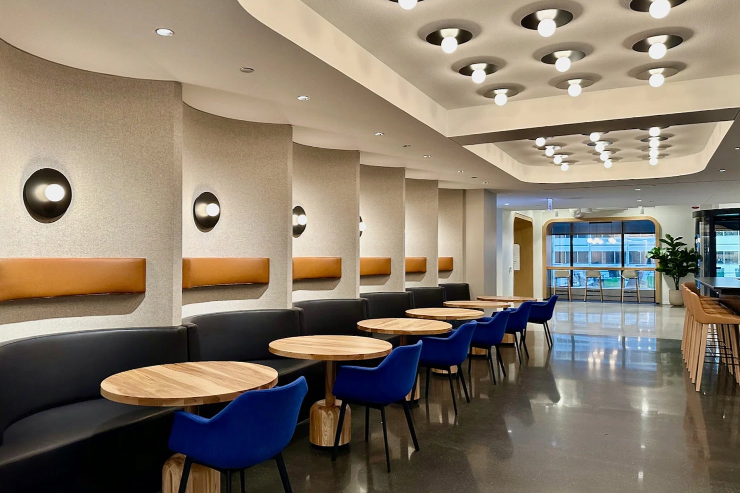 Touring United’s renovated Chicago headquarters in the Willis Tower ...