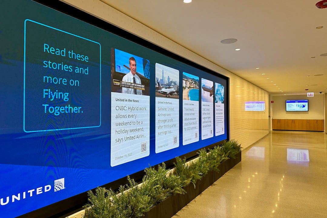 Touring United’s renovated Chicago headquarters in the Willis Tower ...