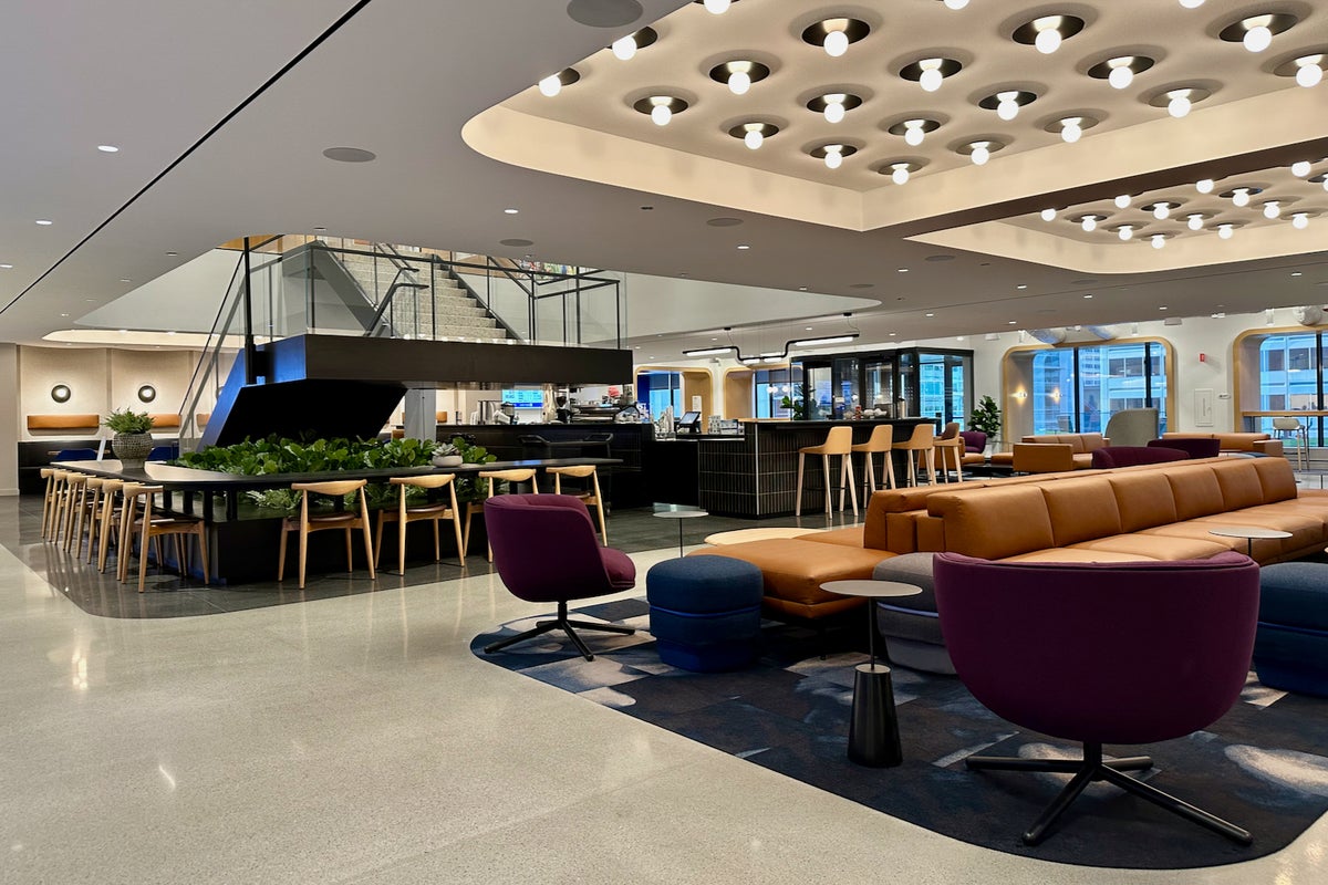 Touring United’s renovated Chicago headquarters in the Willis Tower - The Points Guy