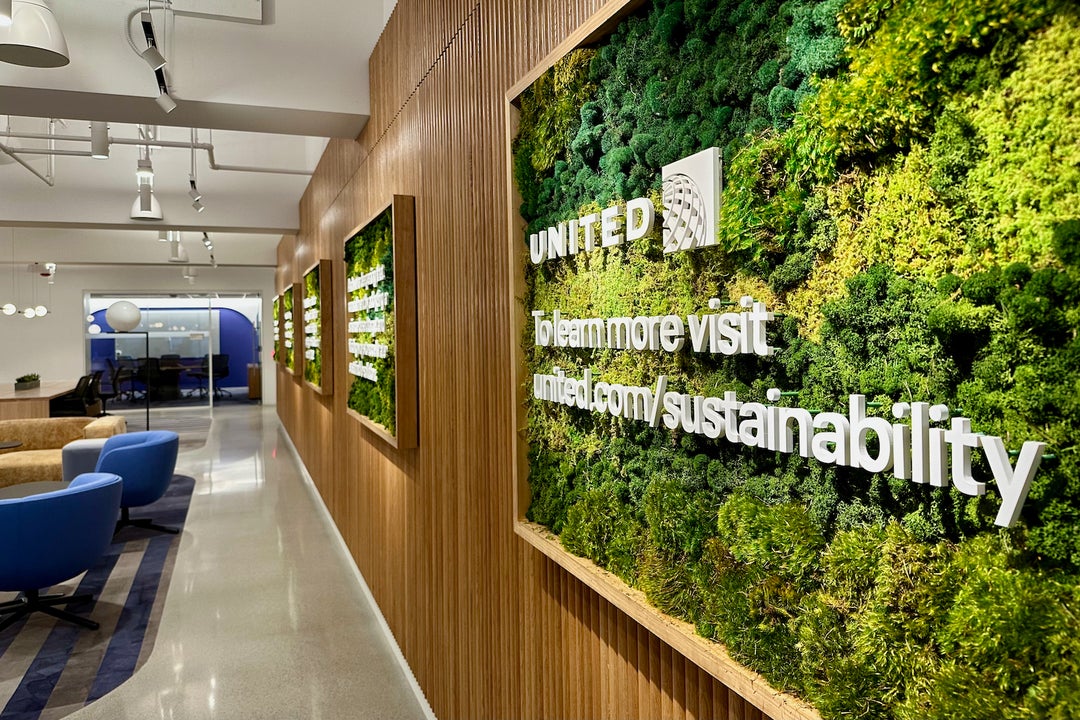 Touring United’s renovated Chicago headquarters in the Willis Tower ...