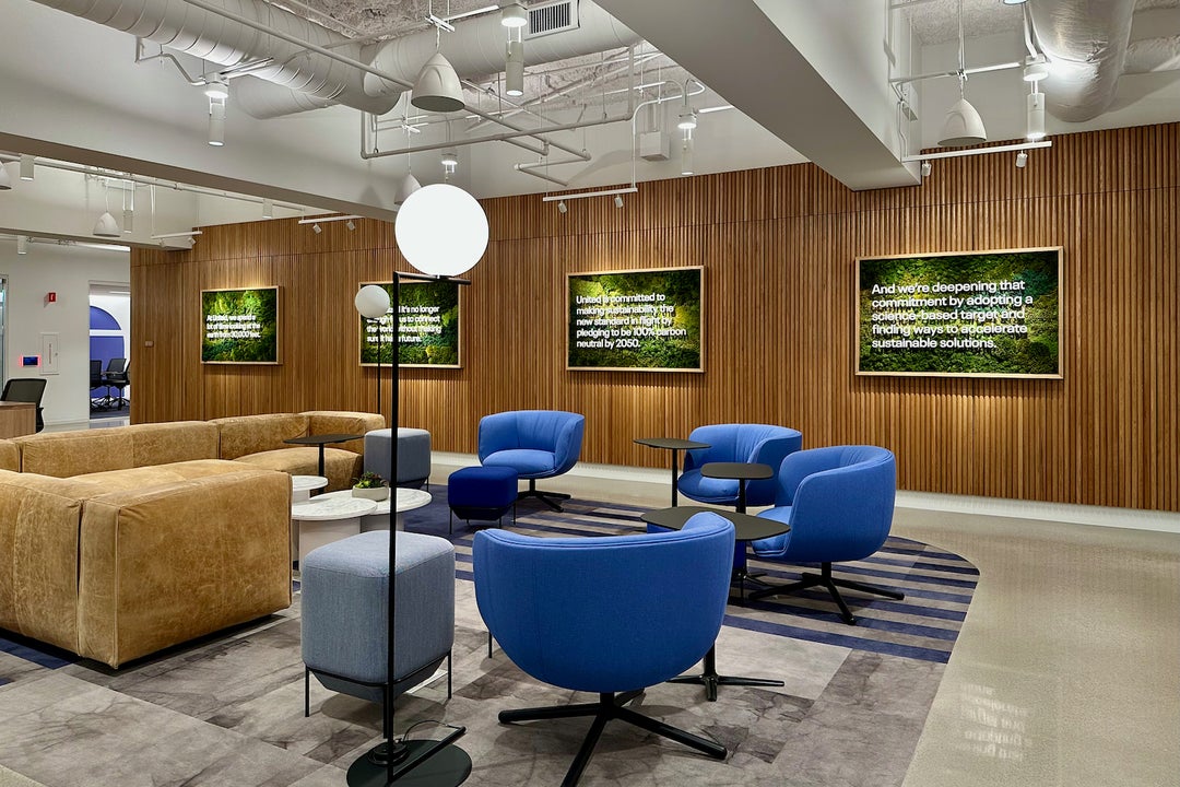 Touring United’s renovated Chicago headquarters in the Willis Tower ...
