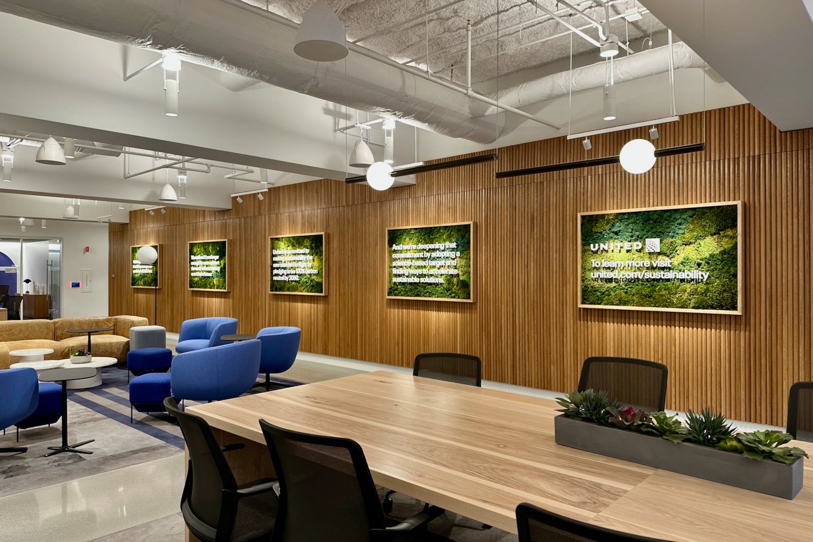 Touring United’s renovated Chicago headquarters in the Willis Tower ...