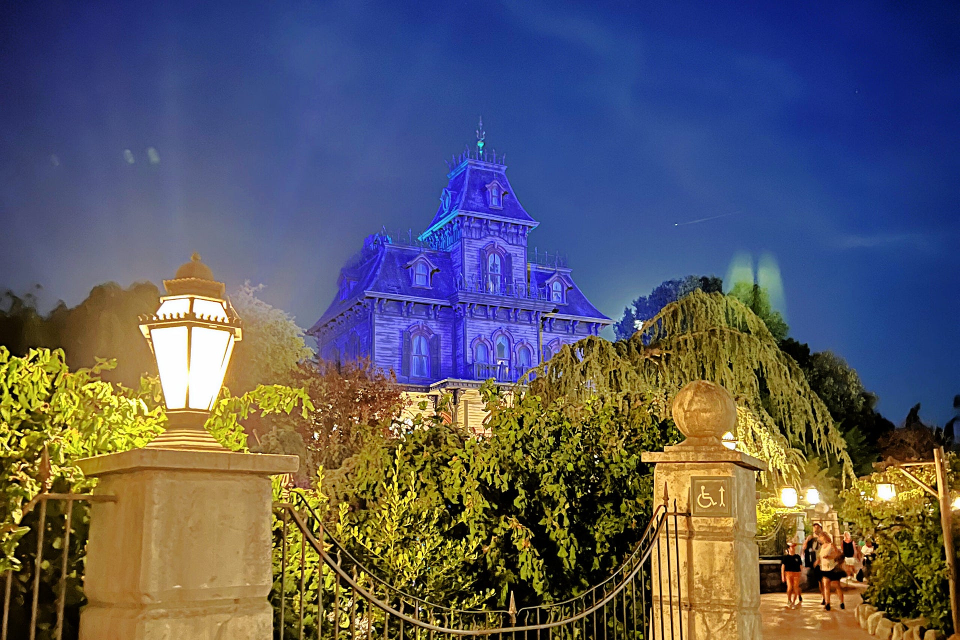 9 tips for visiting Disneyland Paris - The Points Guy