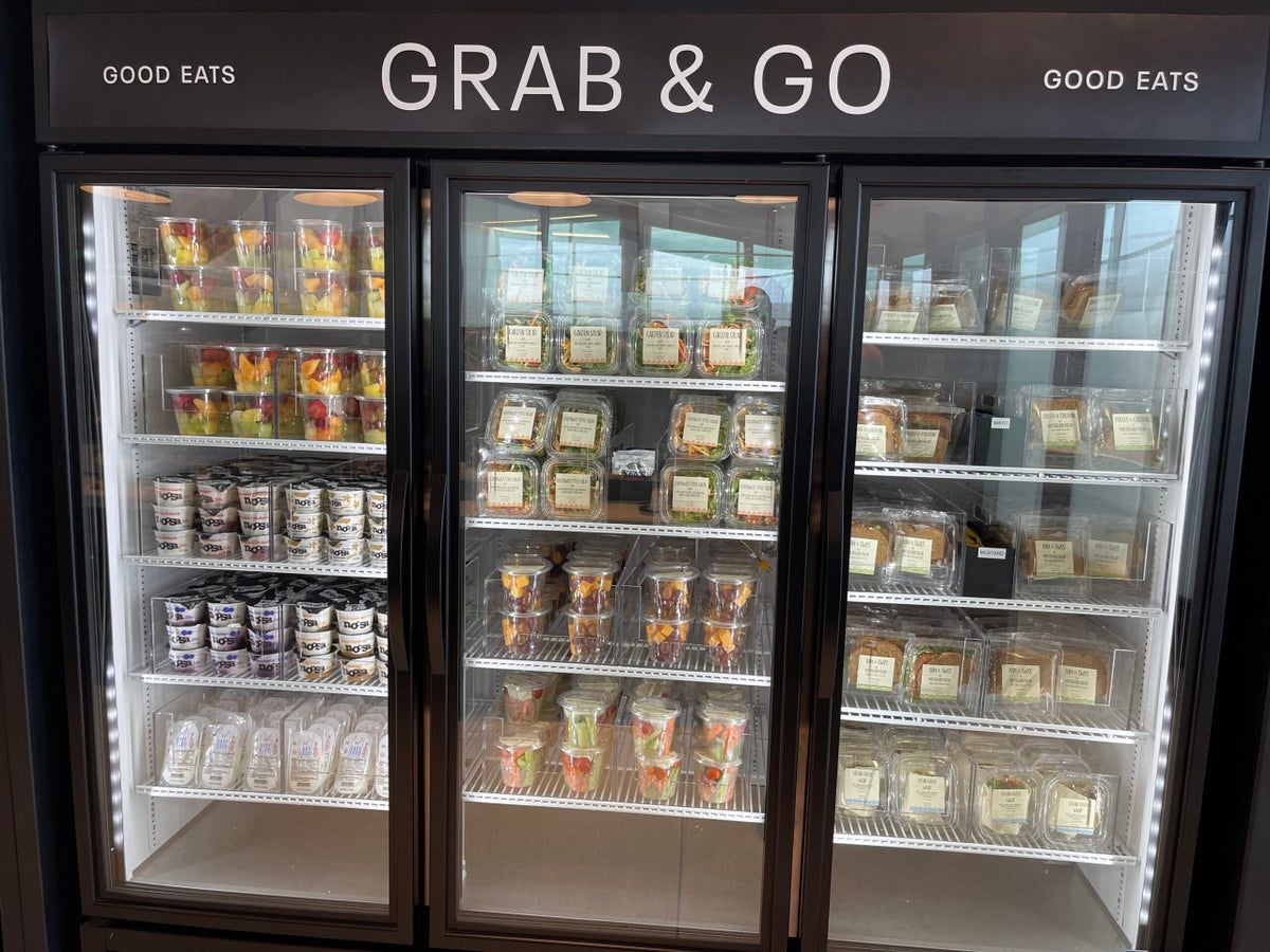 United Airlines debuts largest-ever lounge at Denver International ...