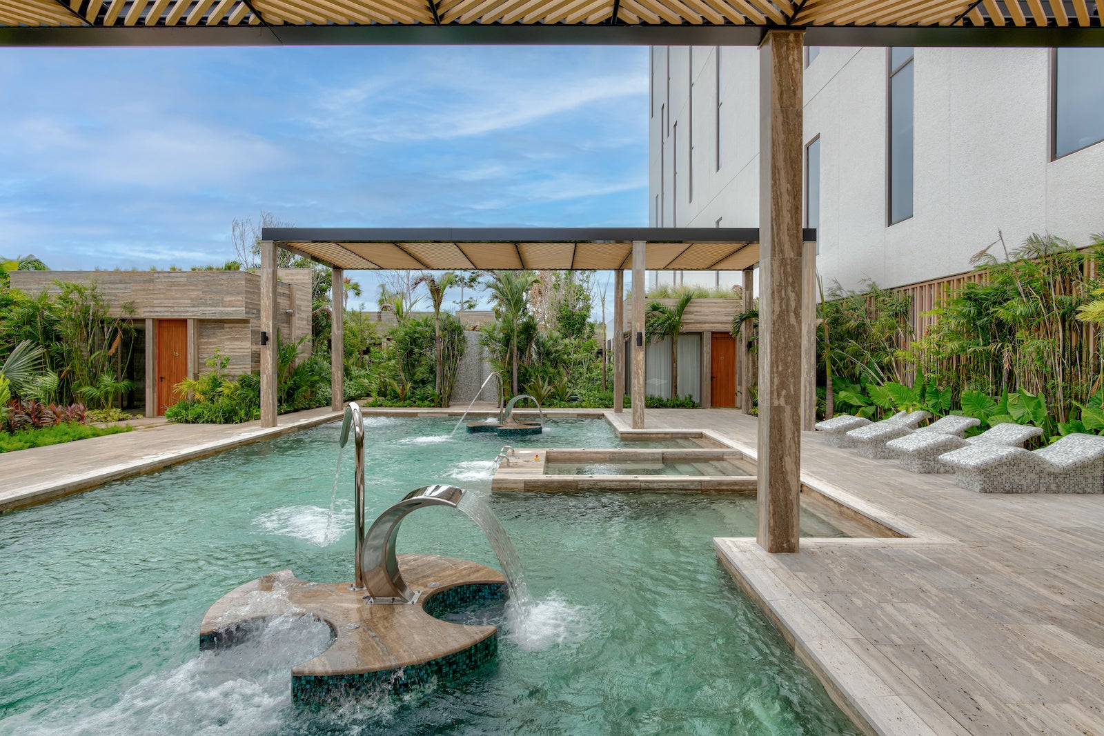 Waldorf Astoria just opened a shiny new resort in Cancun - The Points Guy