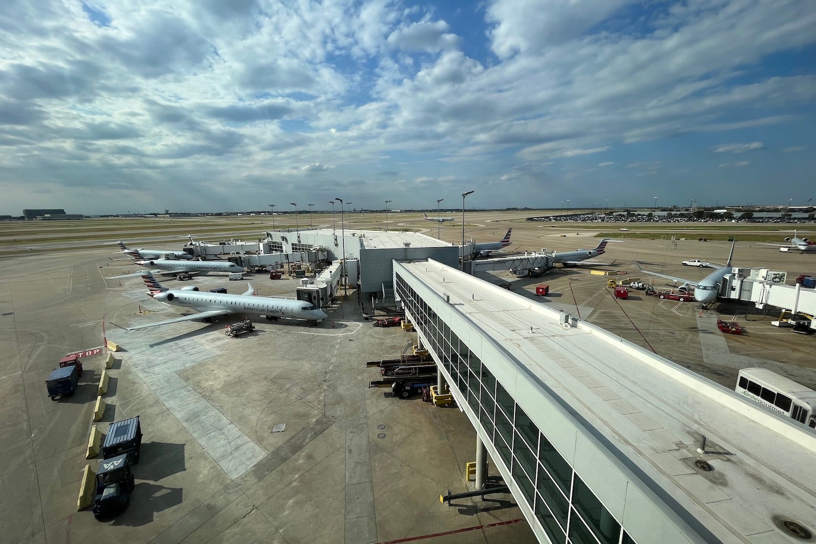 How holiday spending can help you earn American Airlines elite status ...