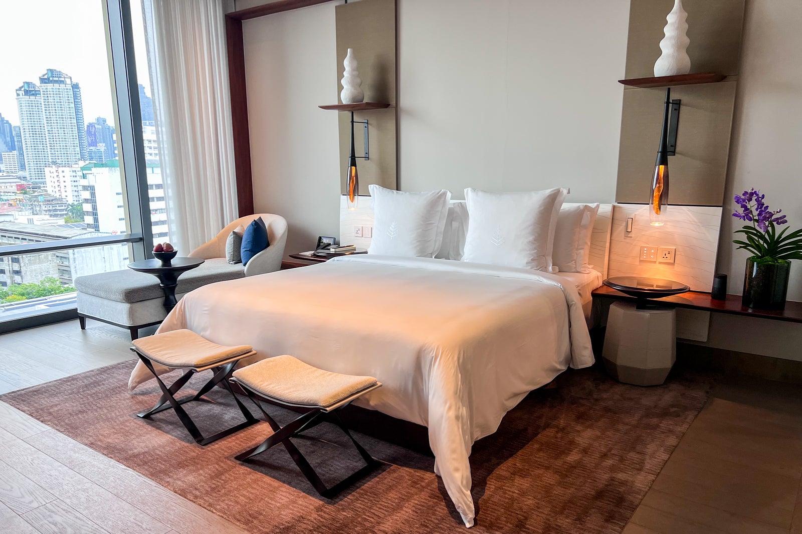 A luxury resort in the middle of a city: Four Seasons Hotel Bangkok ...