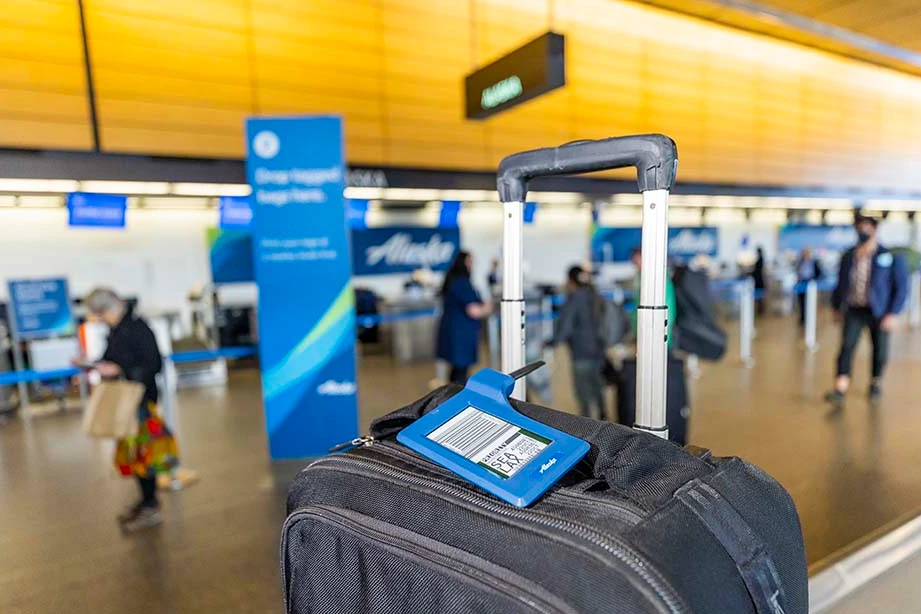 Alaska Airlines debuts digital bag tags that don't come cheap - The ...