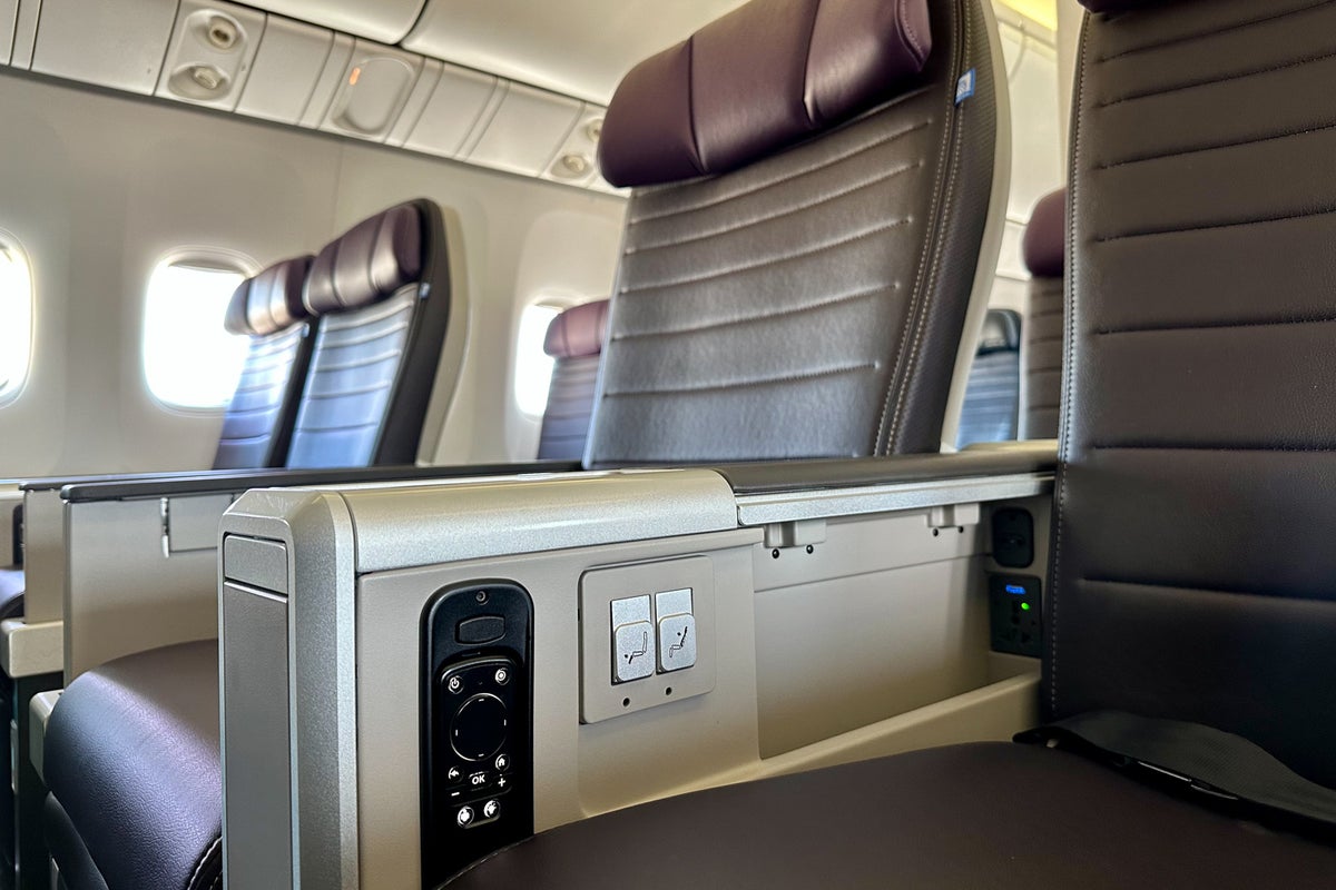 1st look: United’s Premium Plus, Economy cabins on the retrofitted ...