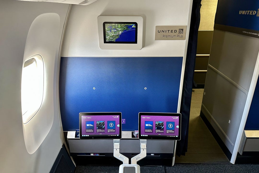 1st look: United’s Premium Plus, Economy cabins on the retrofitted ...
