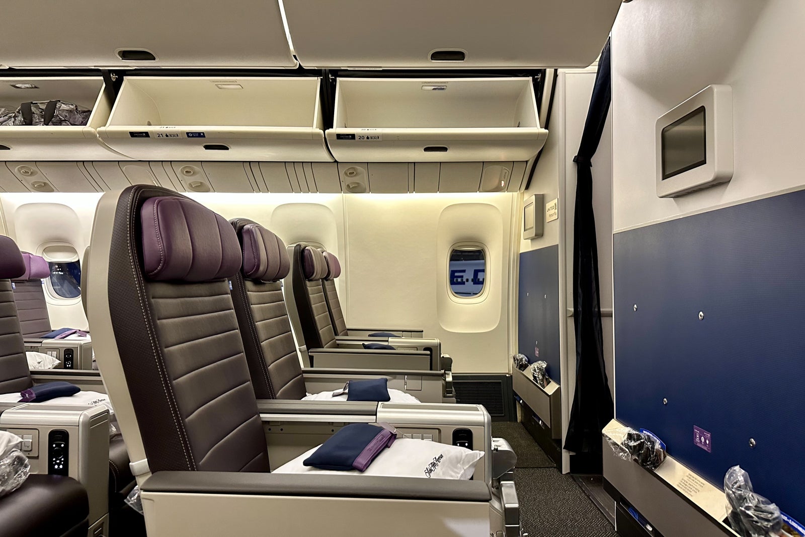 1st look: United’s Premium Plus, Economy cabins on the retrofitted ...