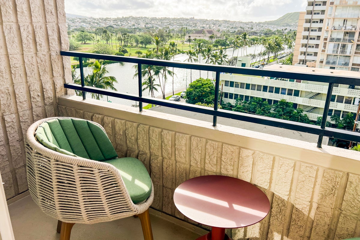 Meet the Wayfinder Waikiki, an affordable boutique hotel just blocks ...