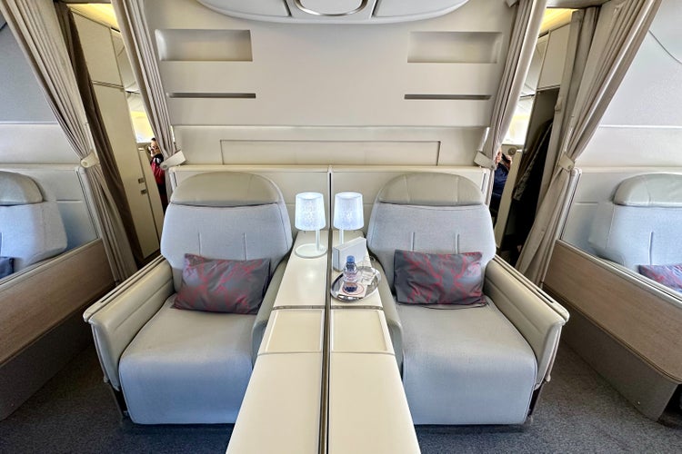 Review: Air France La Premiere first class on the Boeing 777-300ER ...