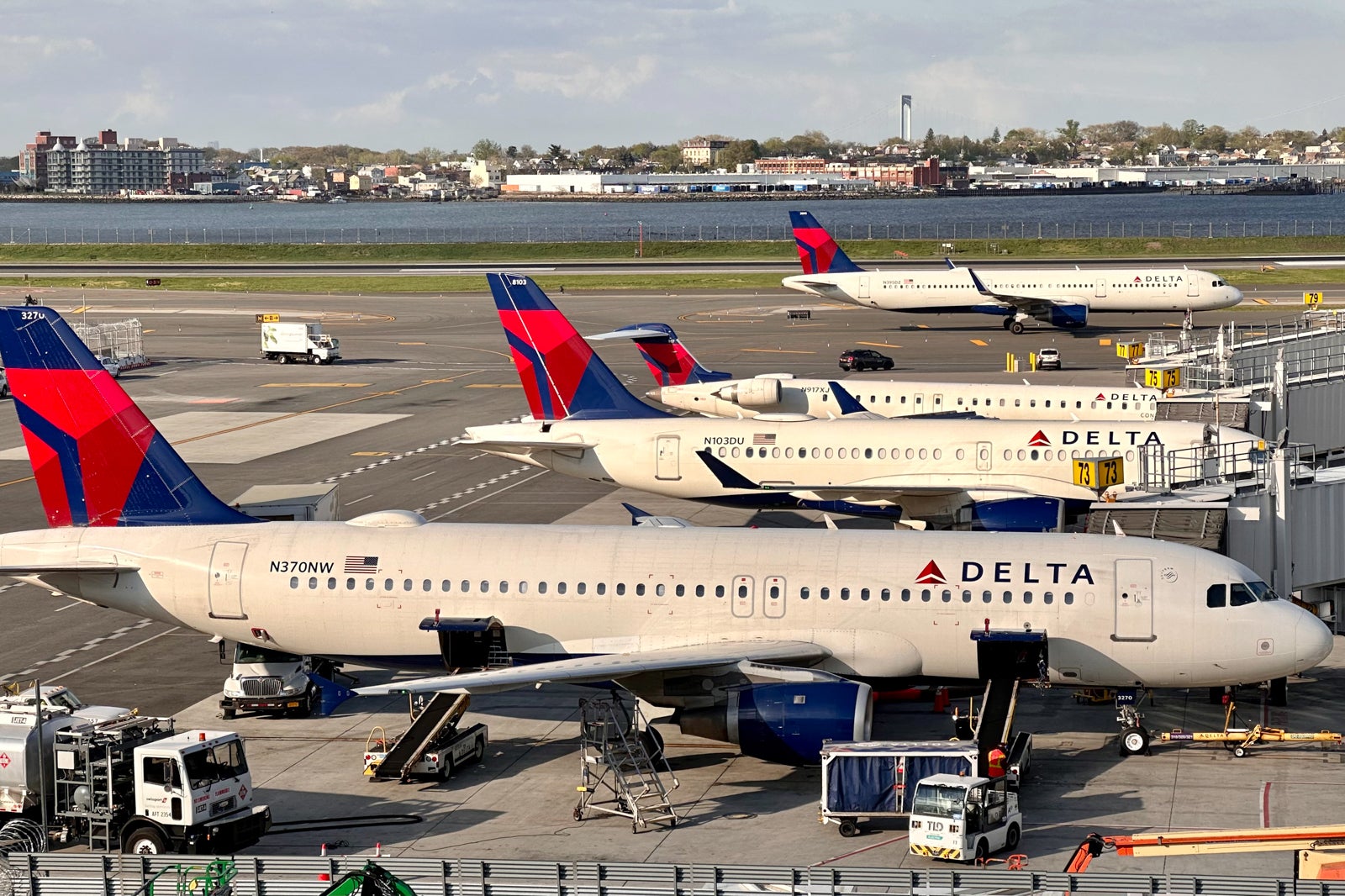 Delta Medallion status: What it is and how to earn it - VoyageAround