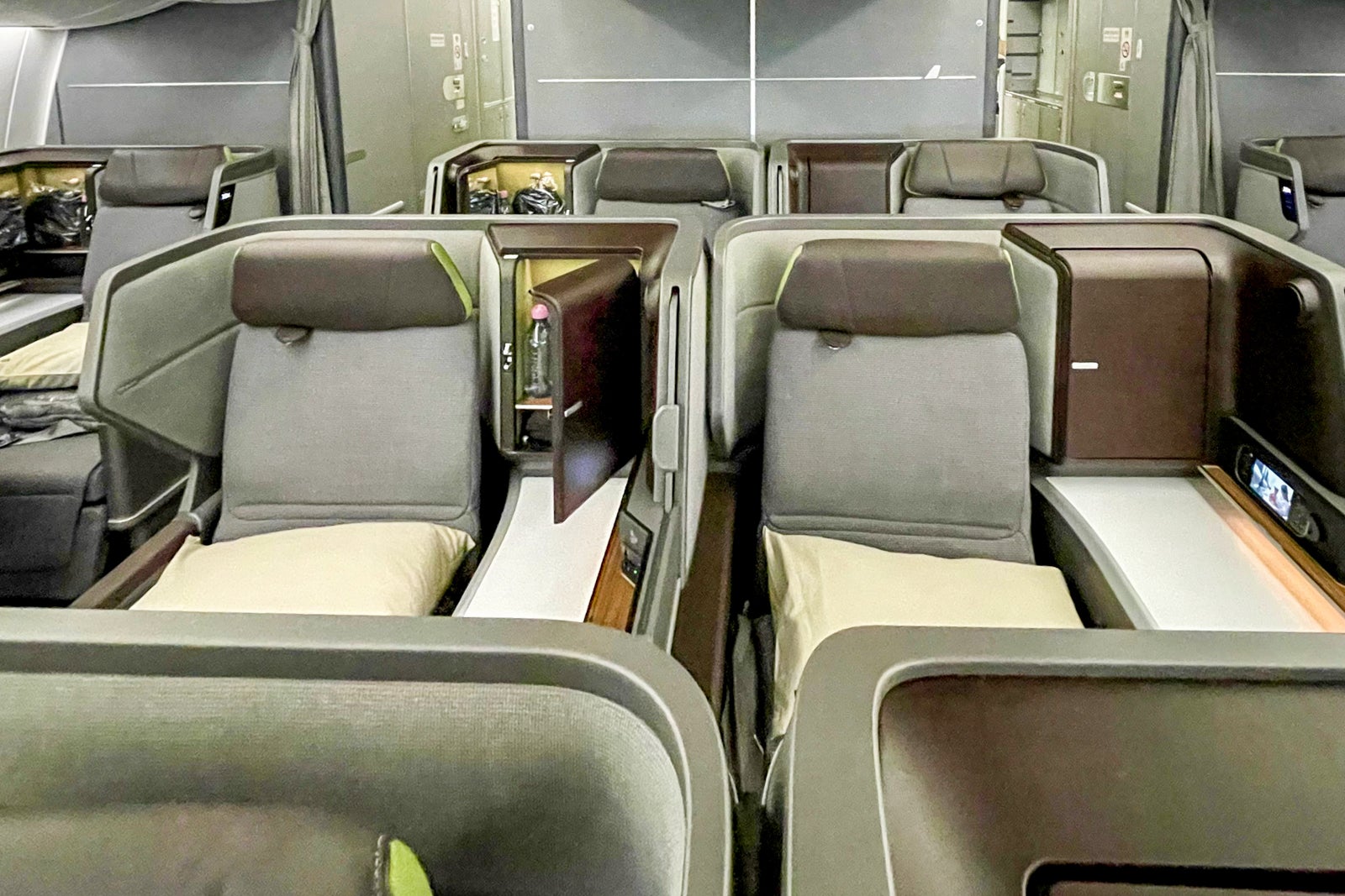 Is EVA Air business class worth it on the Boeing 787-10? - The Points Guy