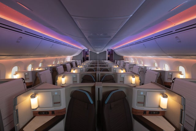 Hawaiian Airlines unveils stunning business-class, economy cabins on the new Boeing 787 ...
