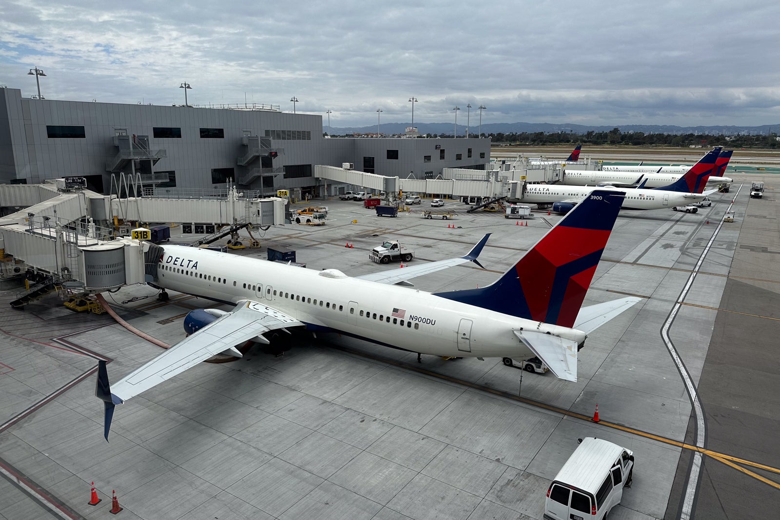 Delta Air Lines cuts 2 Central America routes, adds 2 West Coast ones ...