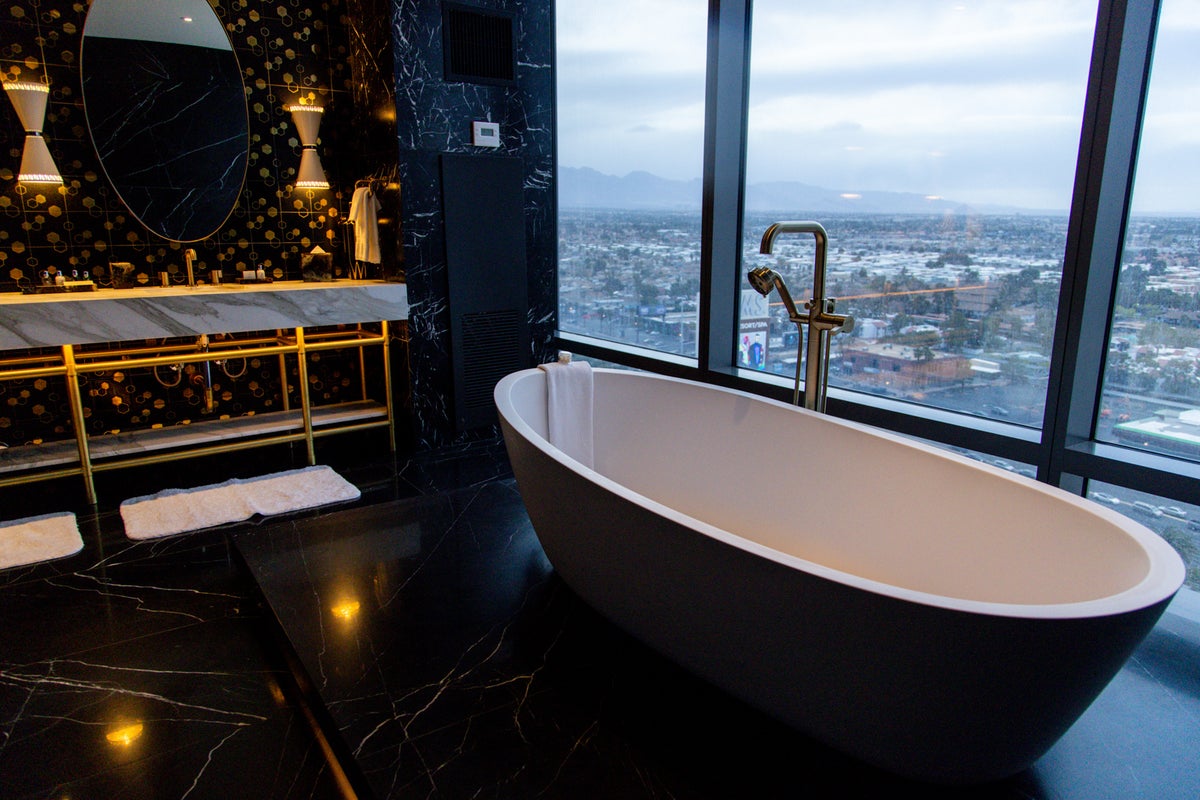 What It S Like Staying At The Palms Casino Resort In Las Vegas The