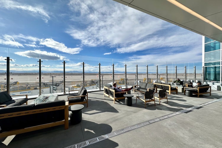 United doubles down on Denver, adds 35 flights, unveils 3 new clubs and ...