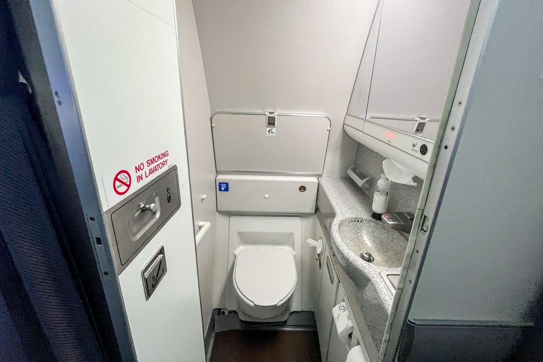 Is British Airways premium economy worth it on the Boeing 777-300ER ...