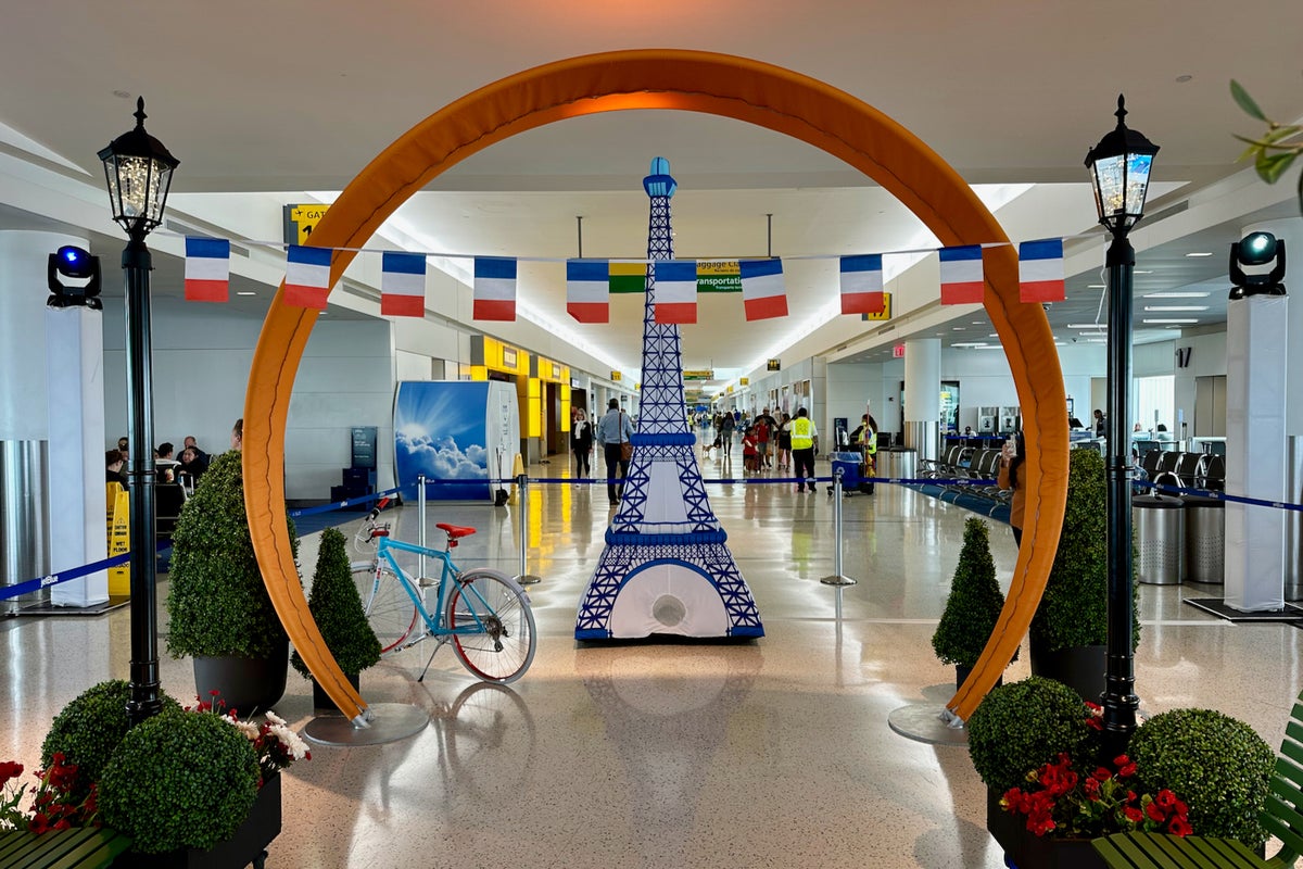 What it was like onboard JetBlue's splashy inaugural flight from NYC to ...