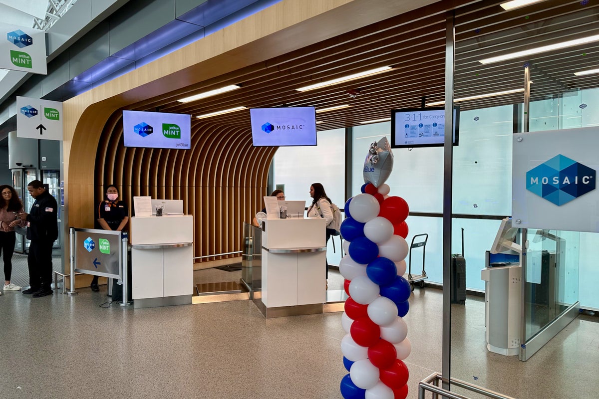 What it was like onboard JetBlue's splashy inaugural flight from NYC to ...