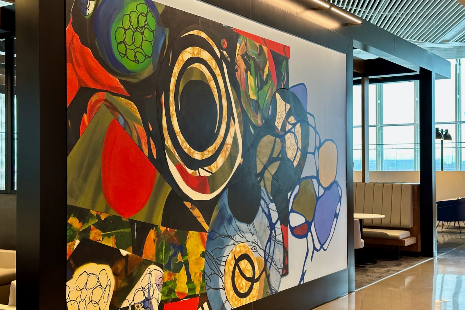 United debuts its nicest club yet in Newark’s new Terminal A - The ...