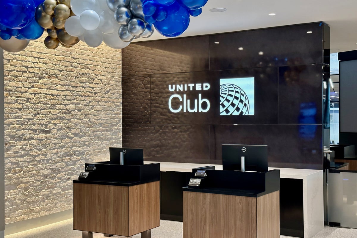 United debuts its nicest club yet in Newark’s new Terminal A - The ...