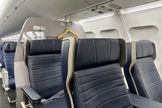 New first-class seat, overhauled cabins shine on United's retrofitted ...