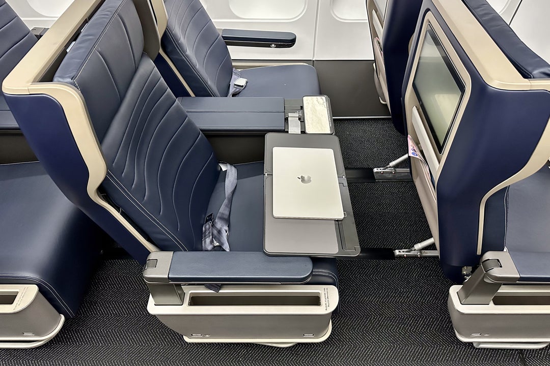 New first-class seat, overhauled cabins shine on United's retrofitted ...