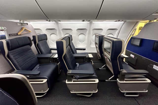 New first-class seat, overhauled cabins shine on United's retrofitted ...