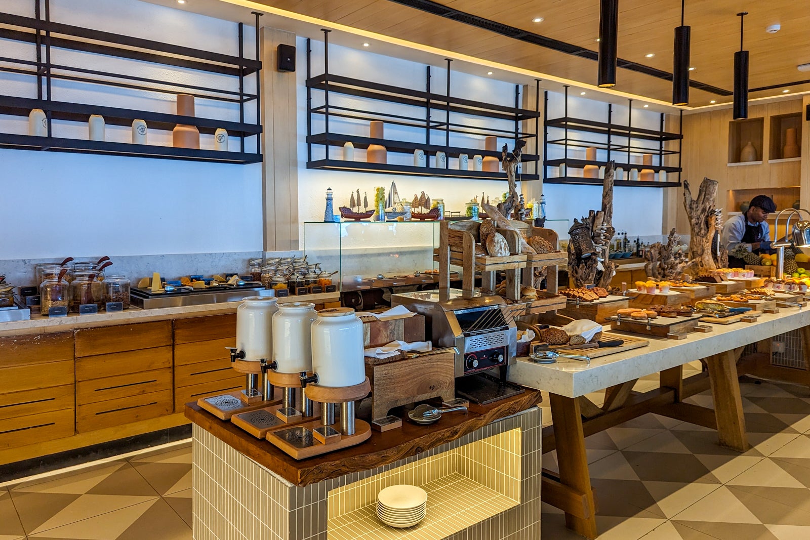 Hilton lifetime Diamond status: What it is and how to get it - VoyageAround