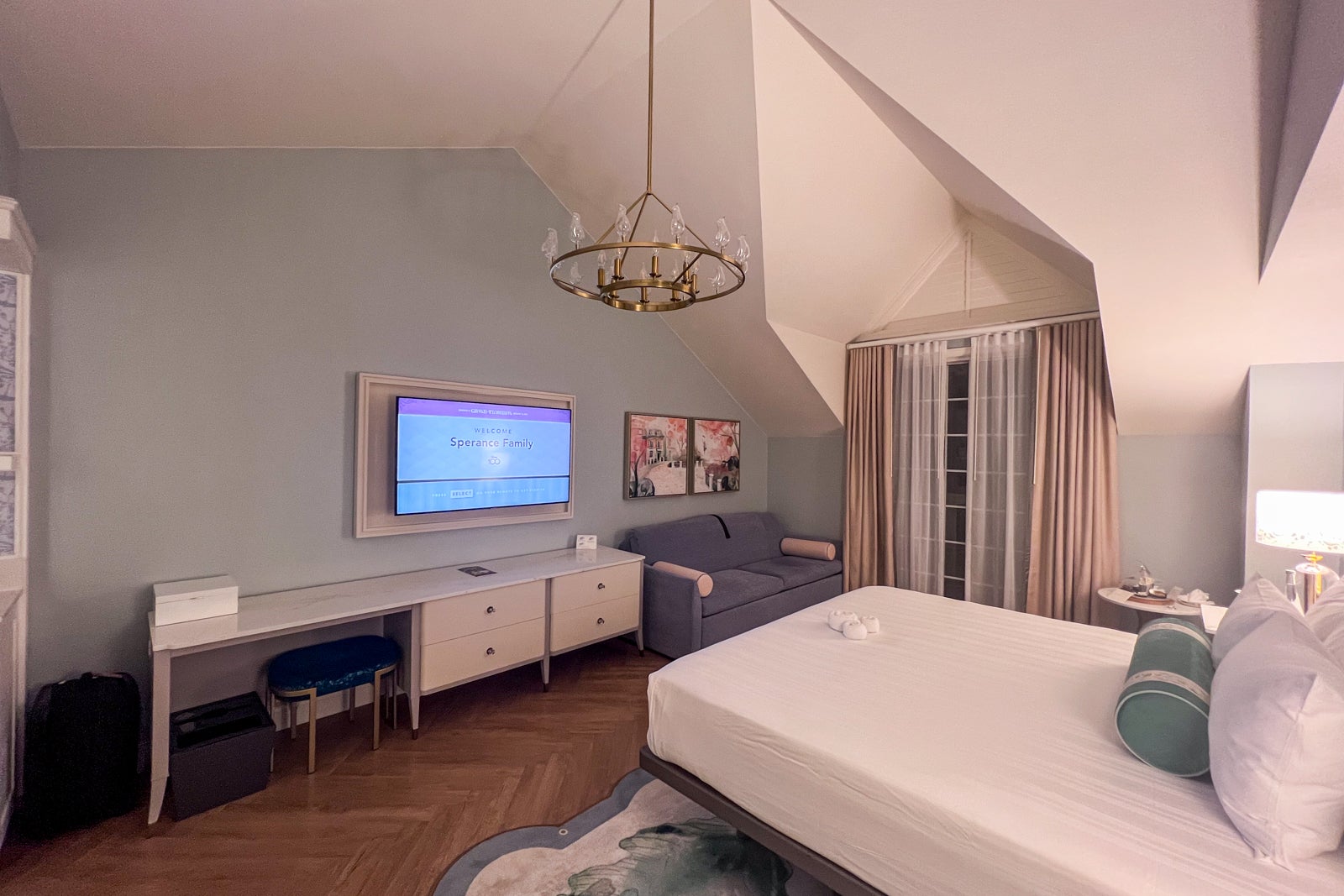 How Disney renovated more than 22,000 hotel rooms in 5 years - The ...